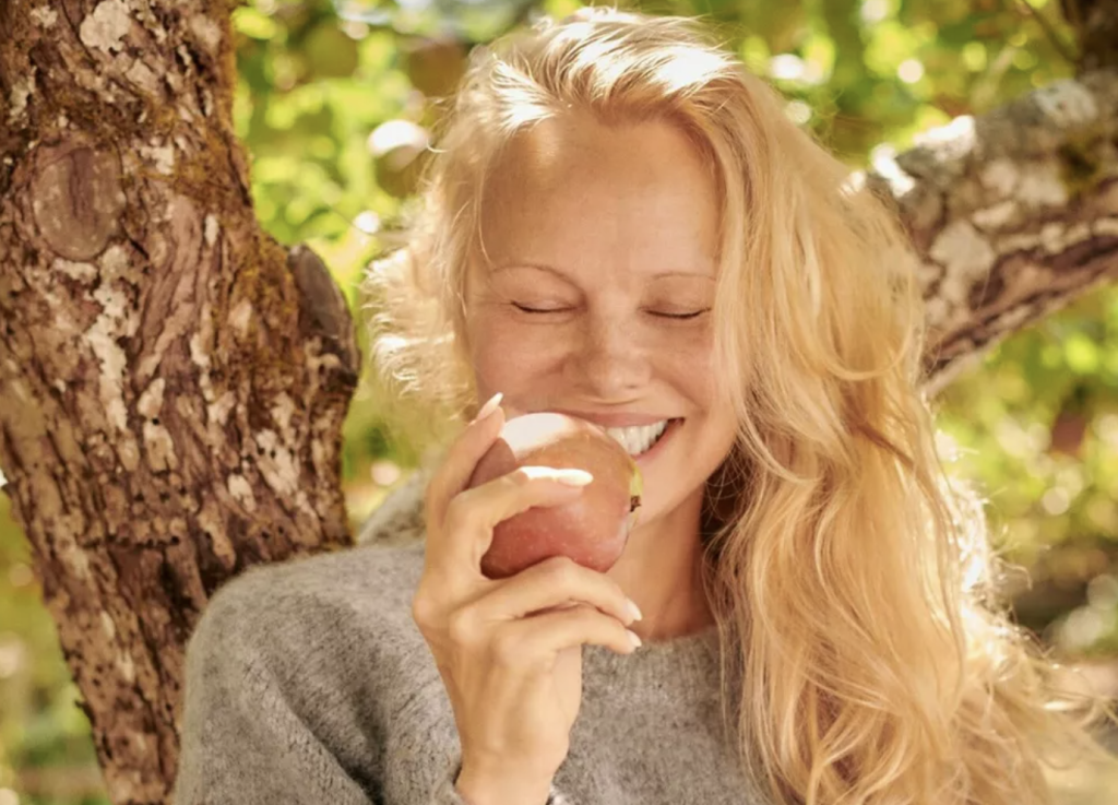 Памела Андерсон выпускает книгу рецептов - Mama.md